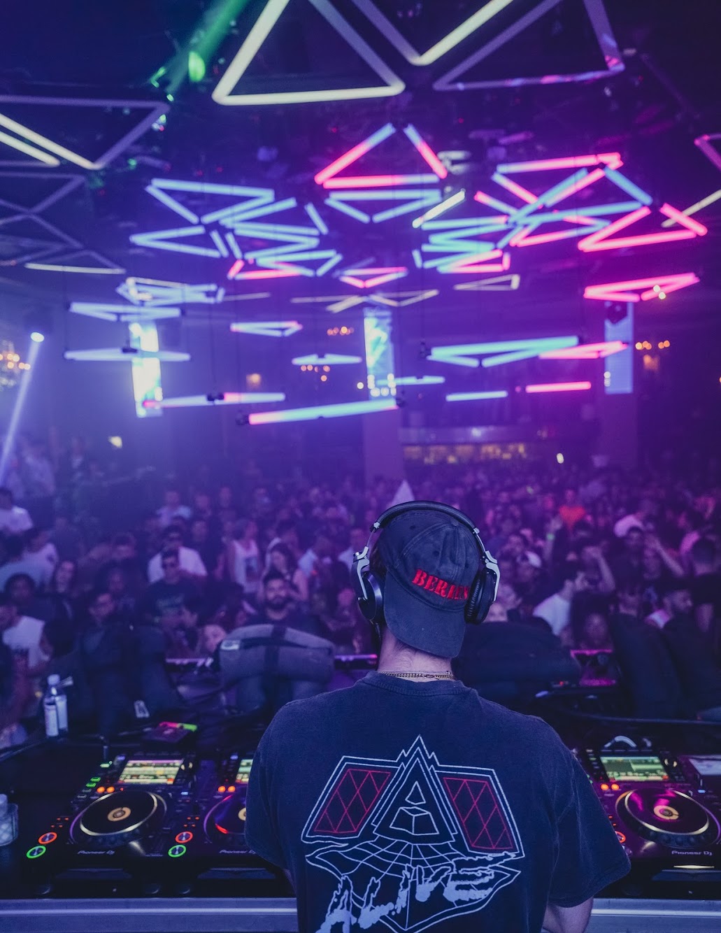 Reue teams up with Synthemesc on powerful and expansive techno trip ...
